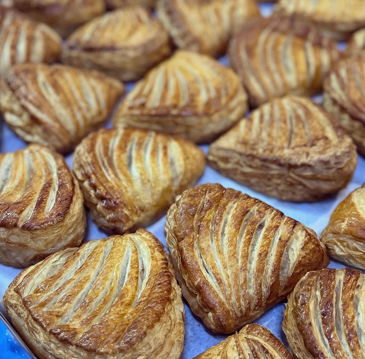 Apple Turnover (chausson aux pommes) | Le French Dad Boulangerie