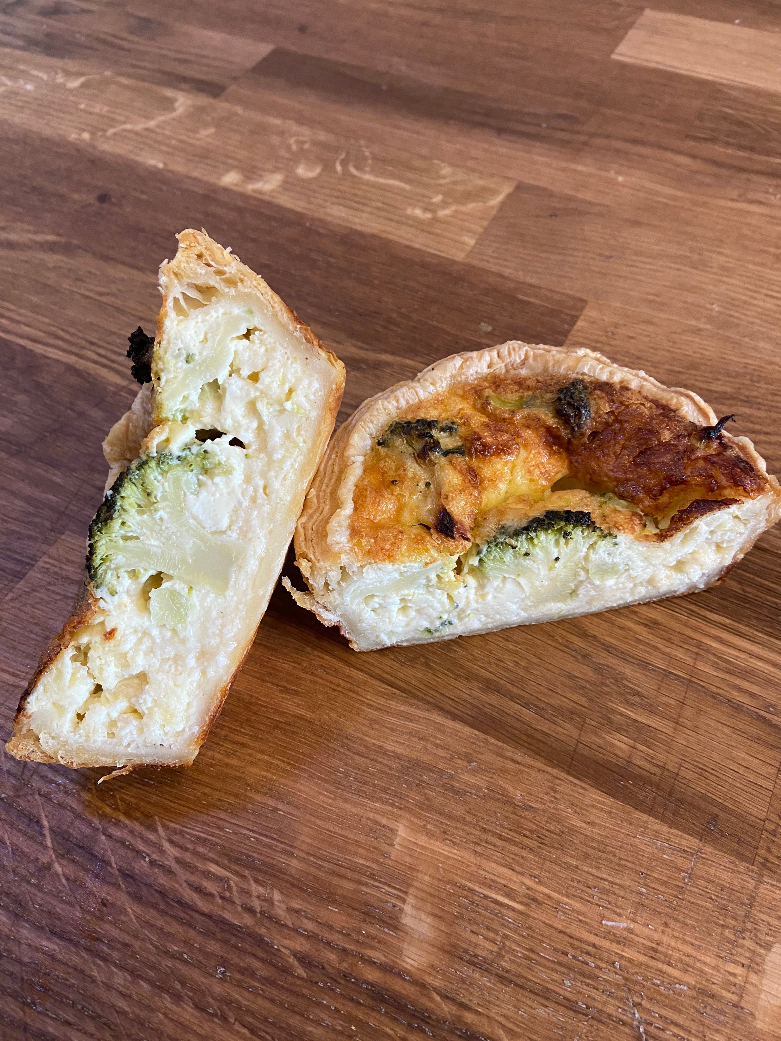 broccoli-cheddar-caramelized-onion-quiche-le-french-dad-boulangerie